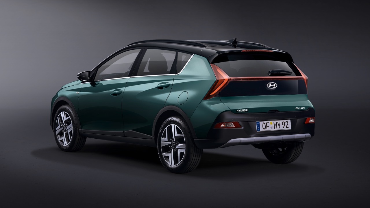 Comparativa entre el Hyundai Bayon y el Hyundai i30 5p | carwow | Carwow