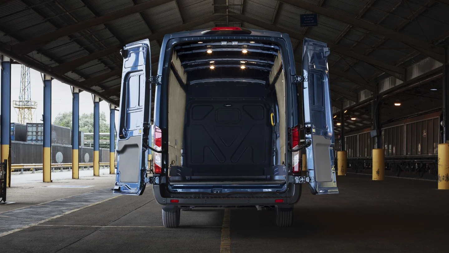 Ford Transit Furgón | Precio y Opinión | carwow