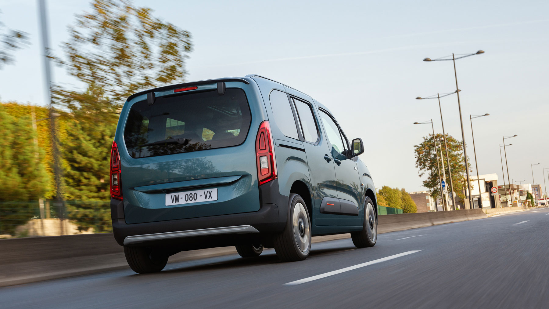 Comparativa Peugeot Rifter vs Citroën Berlingo vs Opel Combo | Carwow