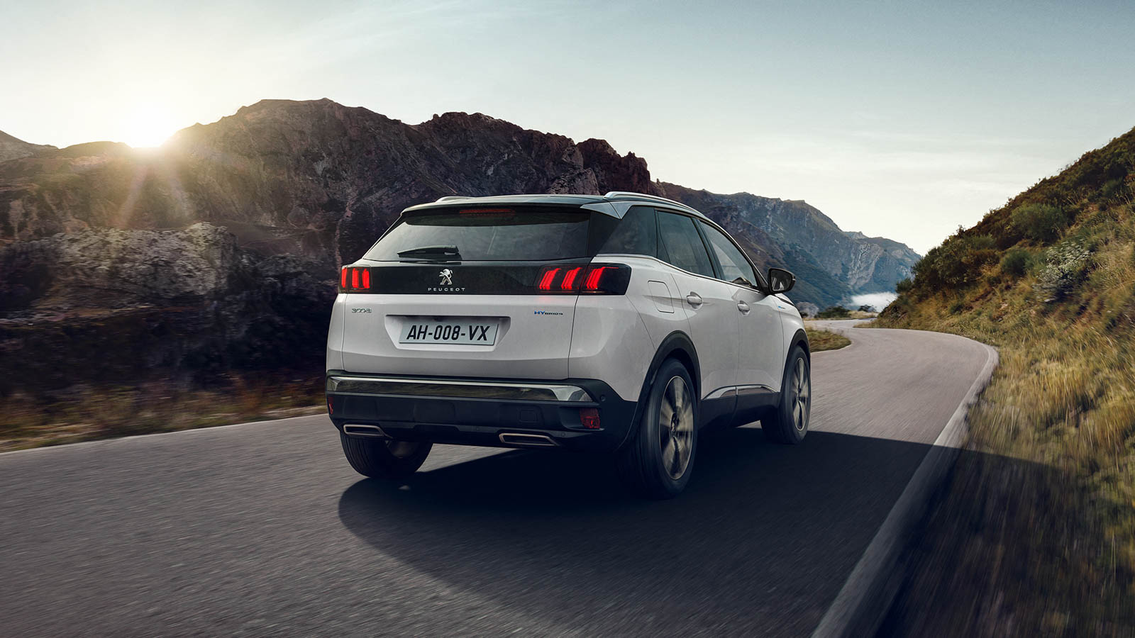 Analizamos y enfrentamos al Peugeot 2008 y al Peugeot 3008 | Carwow