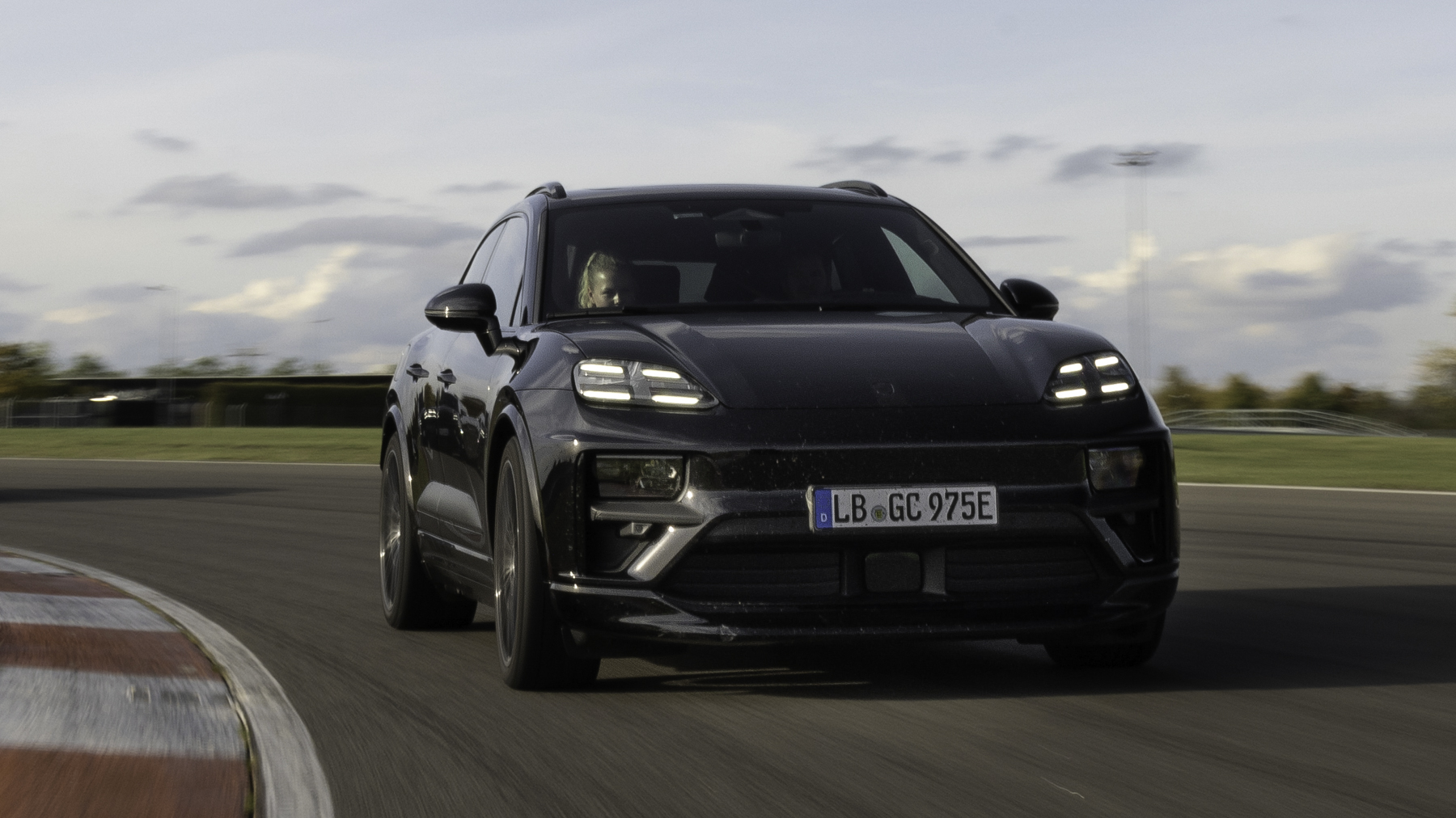Porsche Macan eléctrico: precio, lanzamiento y medidas | carwow